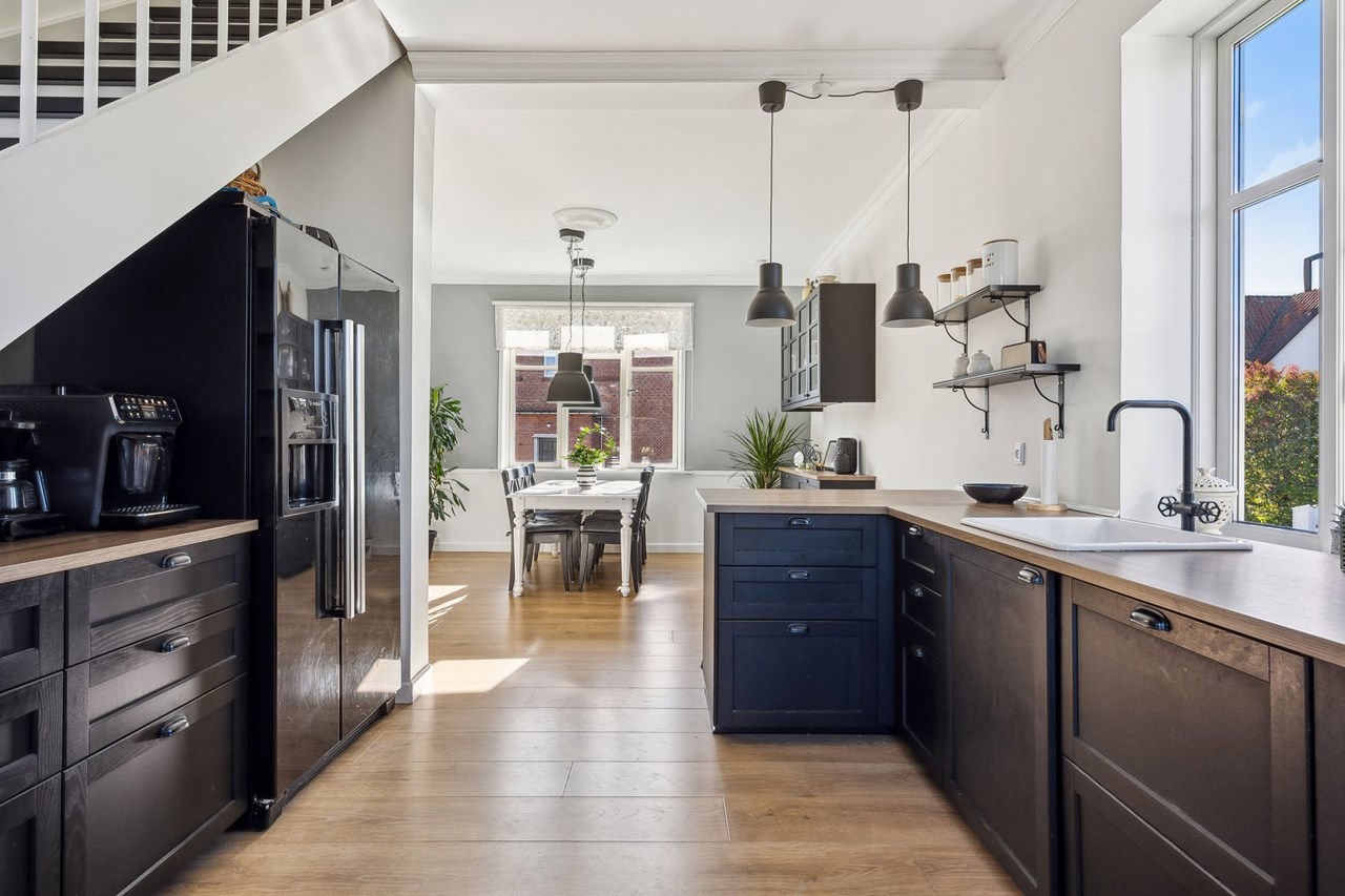 Til salg hos Nybolig Hjørring: Charmerende villa med moderne indretning | VORES Hjørring